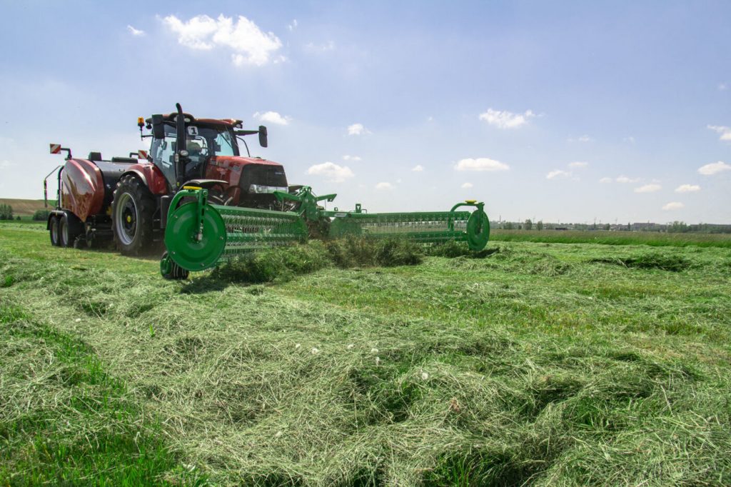 Basket rake TWIST - Twin Clover Equipment LLC