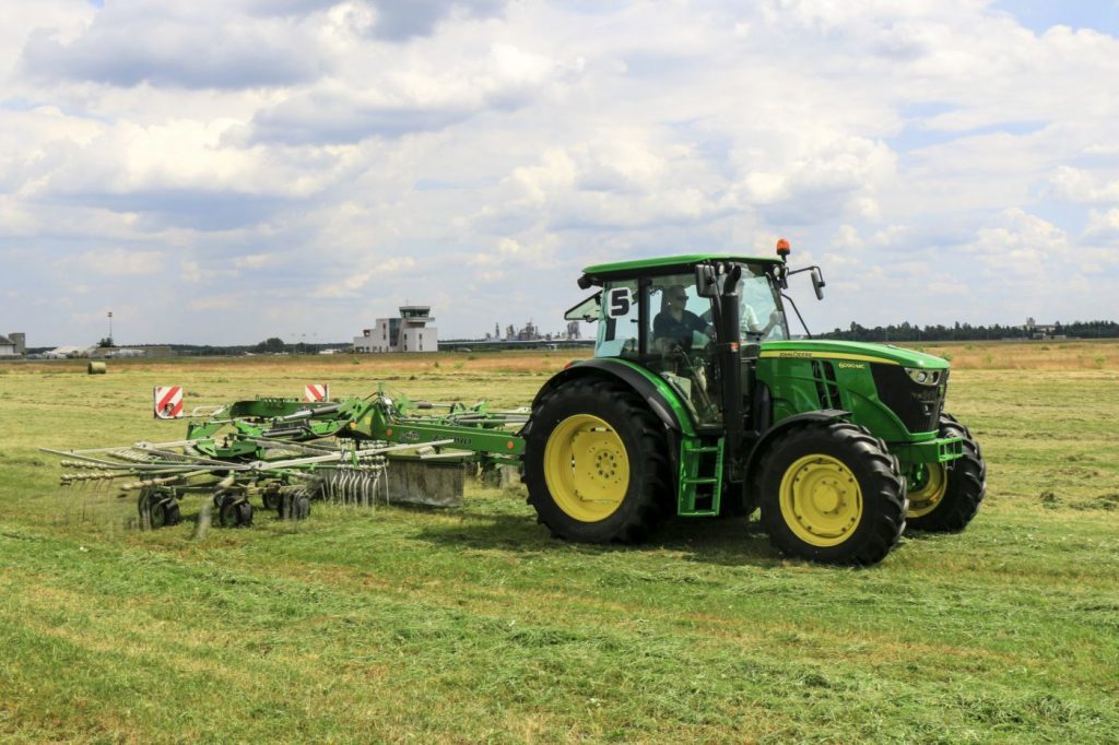2-rotor rotary rakes - Twin Clover Equipment LLC